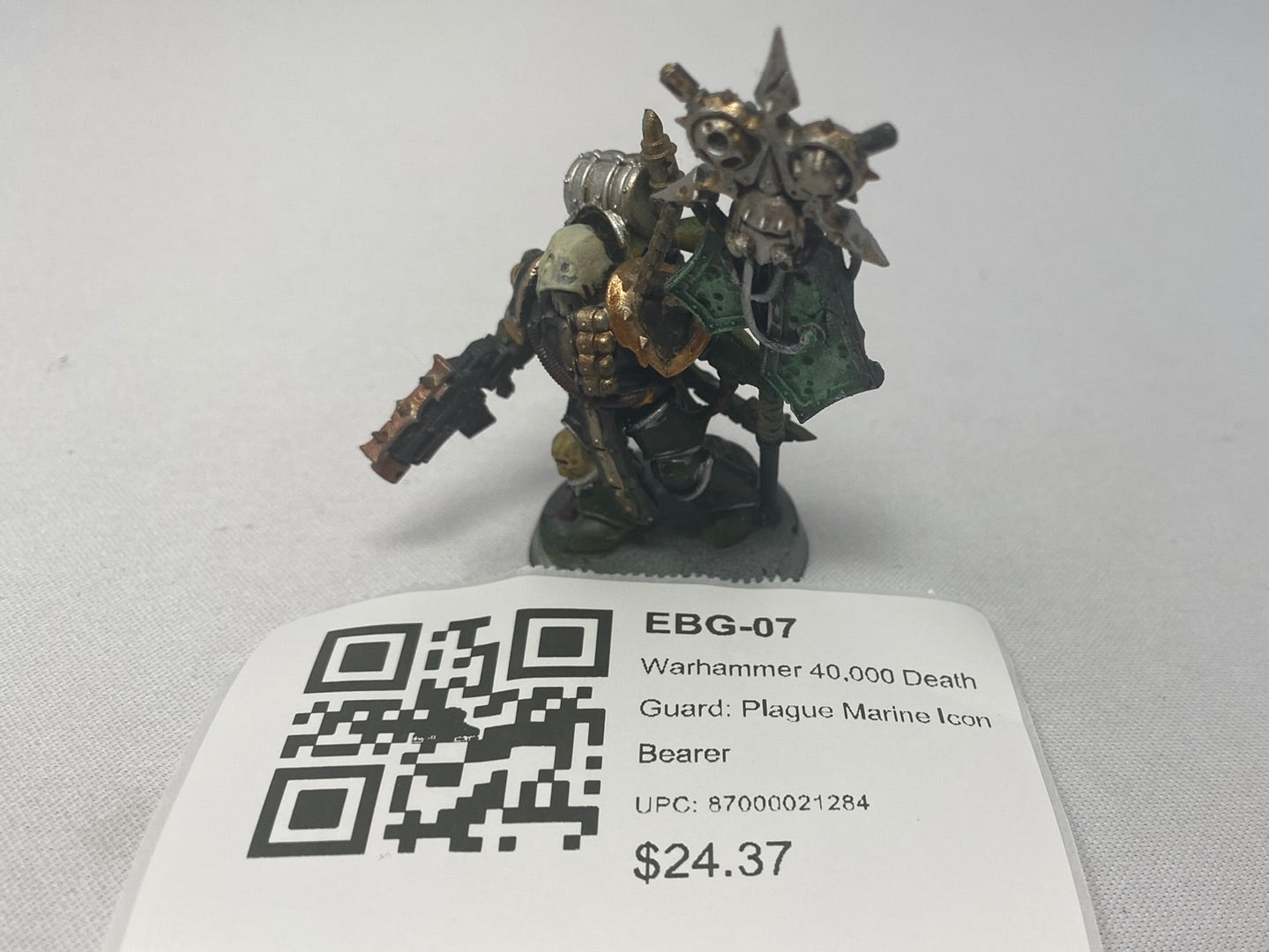 Warhammer 40,000 Death Guard: Plague Marine Icon Bearer EBG-07 ...
