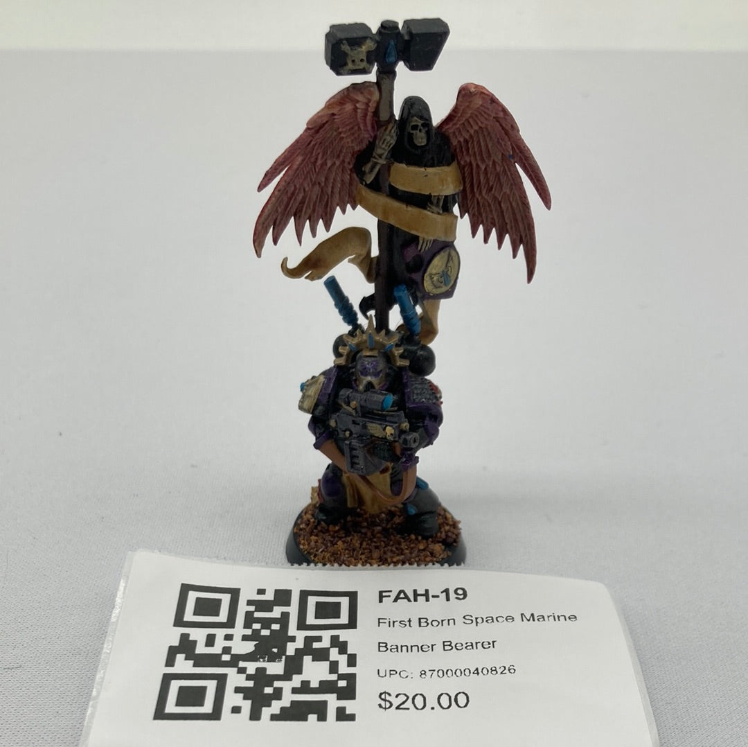 First Born Space Marine Banner Bearer FAH-19 | Frontline Gaming